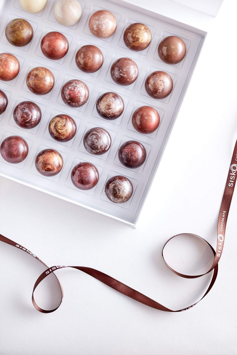 Elegance in a Box: Luxury Magnetic Chocolate Gift Box with 25 Orbs Flavours